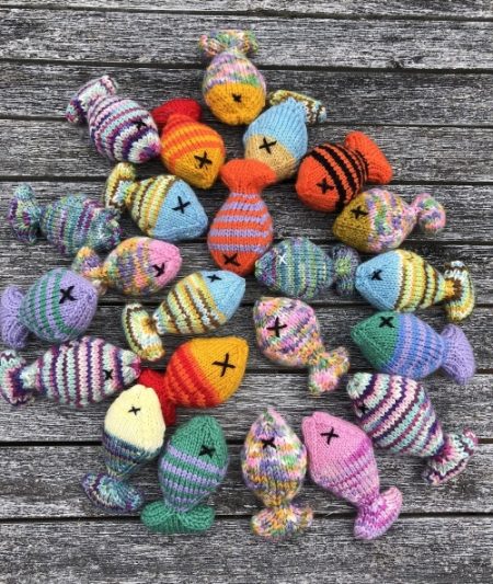 12 Group of Fish Free Knitting Patterns ⋆ Bright Stuffs