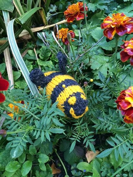 12 Knitted Bees Free Patterns ⋆ Bright Stuffs