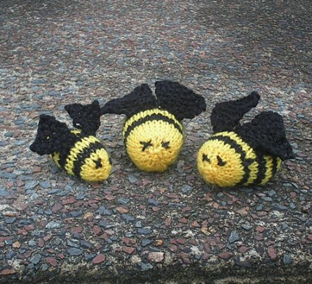 12 Knitted Bees Free Patterns ⋆ Bright Stuffs