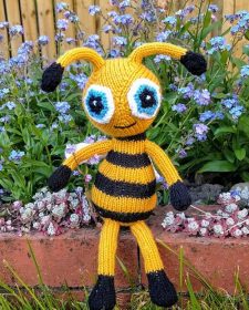12 Knitted Bees Free Patterns ⋆ Bright Stuffs