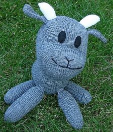 6 Knitted Goat Free Patterns ⋆ Bright Stuffs