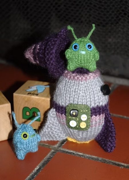 12 Unique Alien Free Knitting Patterns ⋆ Bright Stuffs