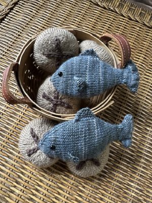 12 Group of Fish Free Knitting Patterns ⋆ Bright Stuffs