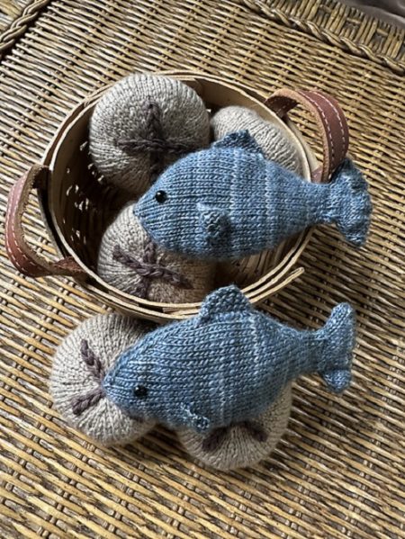 12 Group of Fish Free Knitting Patterns ⋆ Bright Stuffs