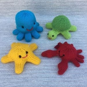 8 Knitted Crab Free Patterns ⋆ Bright Stuffs