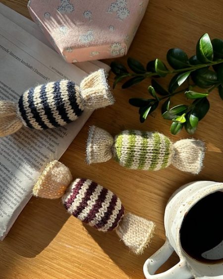 9 Knitted Pocket Christmas Toys Free Patterns ⋆ Bright Stuffs