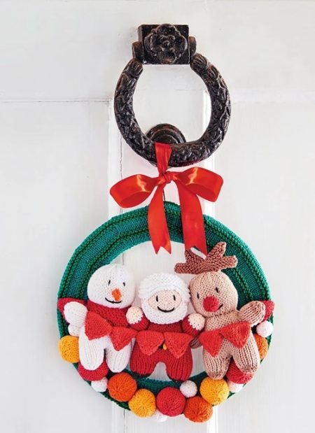 9 Knitted Christmas Wreath Free Patterns ⋆ Bright Stuffs