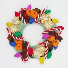9 Knitted Christmas Wreath Free Patterns ⋆ Bright Stuffs